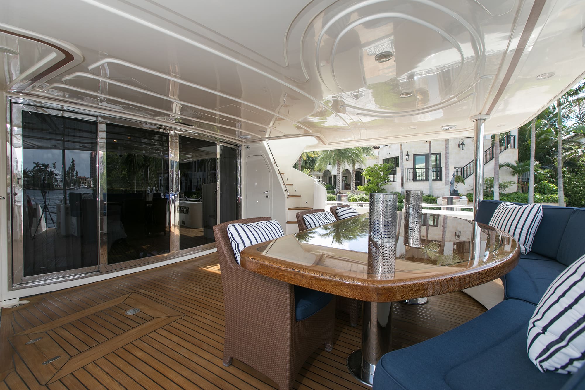 Mambo Yacht for Charter | 112 Custom Line 2004 | FGI
