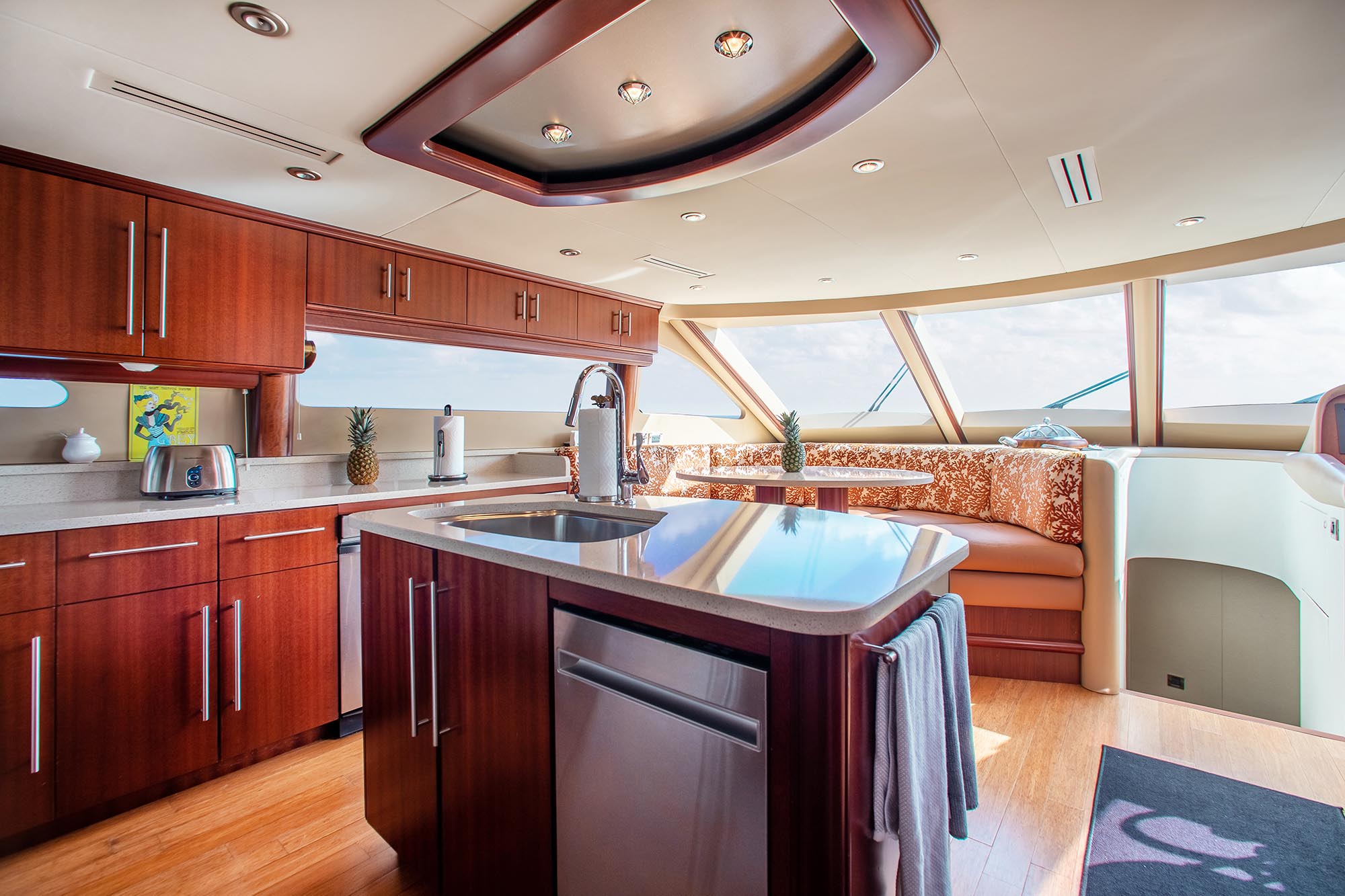 Summerwind Yacht for Charter | 85 Lazzara 2005 | FGI