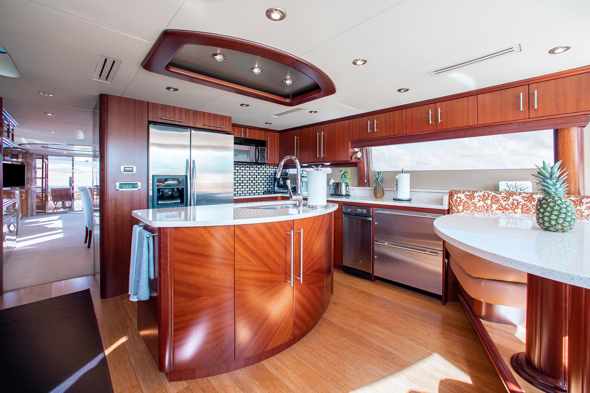 Summerwind Yacht for Charter | 85 Lazzara 2005 | FGI
