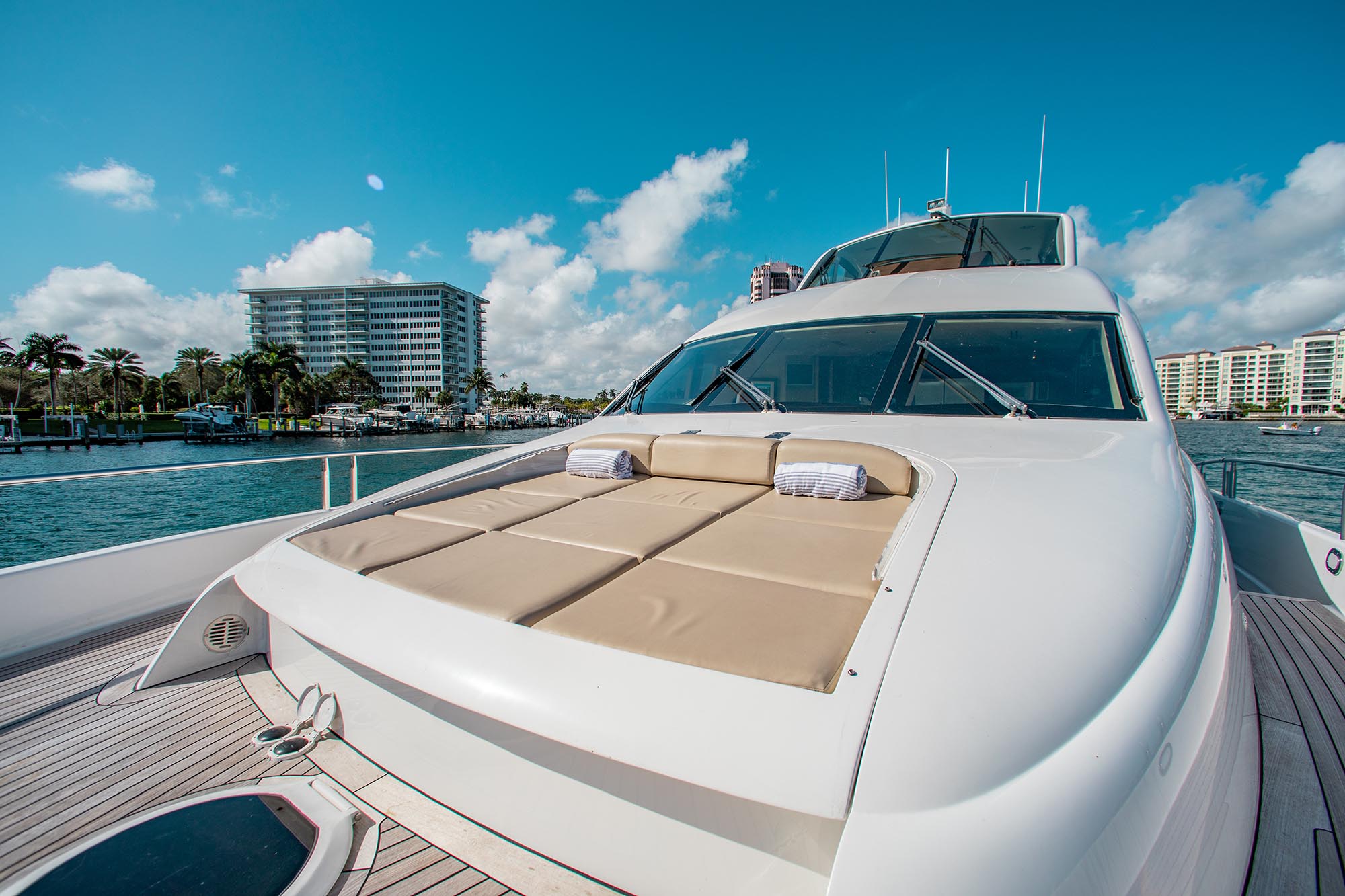 Summerwind Yacht for Charter | 85 Lazzara 2005 | FGI
