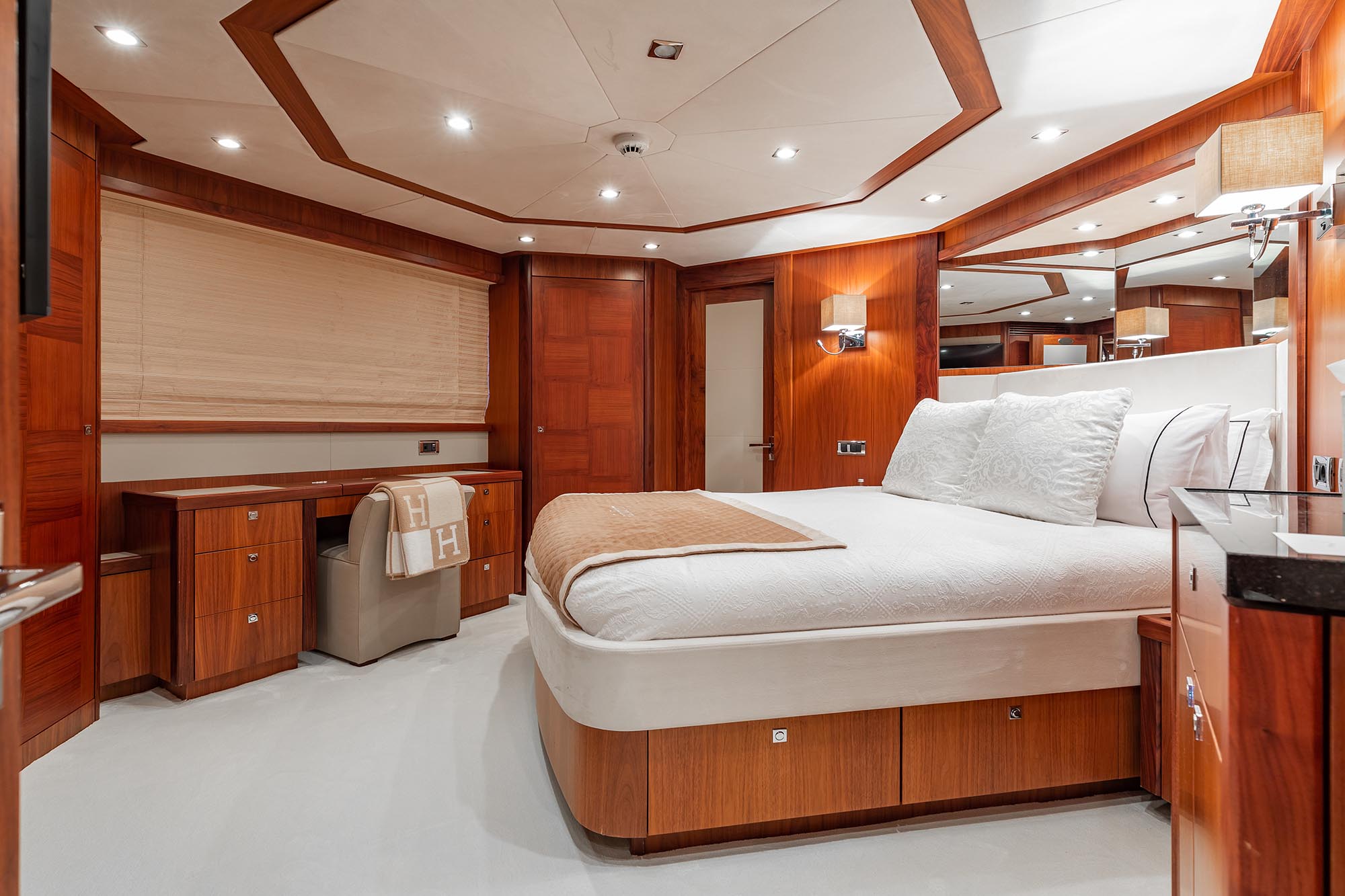 Mercy Yacht for Charter | 121 Sunseeker 2009 | FGI