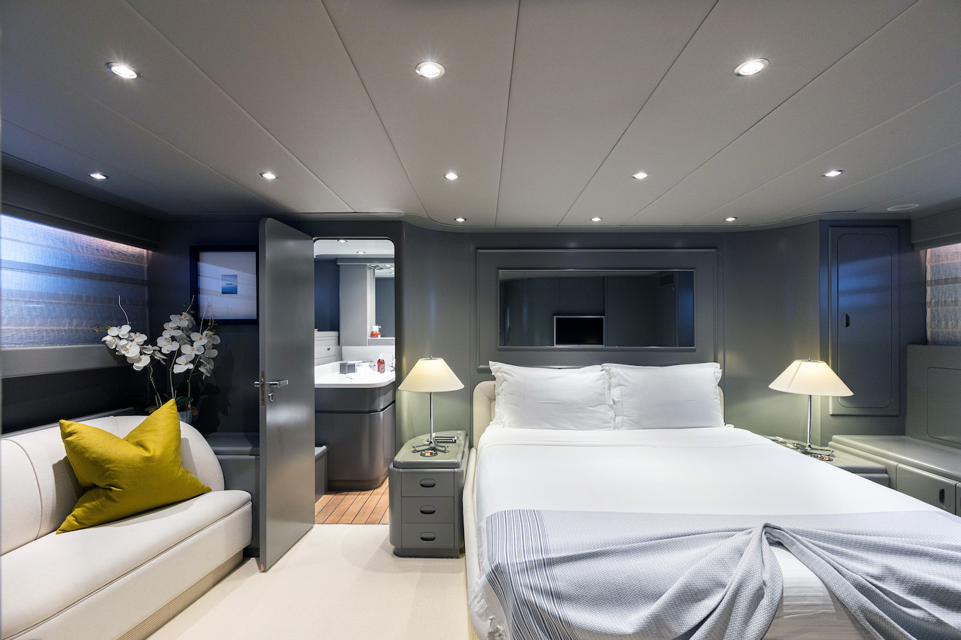 Talila Yacht for Charter | 95.14 Mondomarine 2000 | FGI