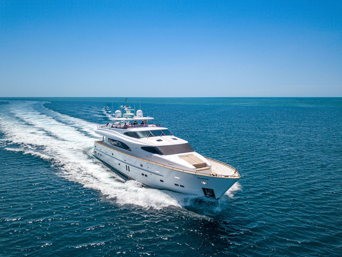Triple 888 Eight Yacht for Charter | 97.1 Horizon Yachts 2008 | FGI
